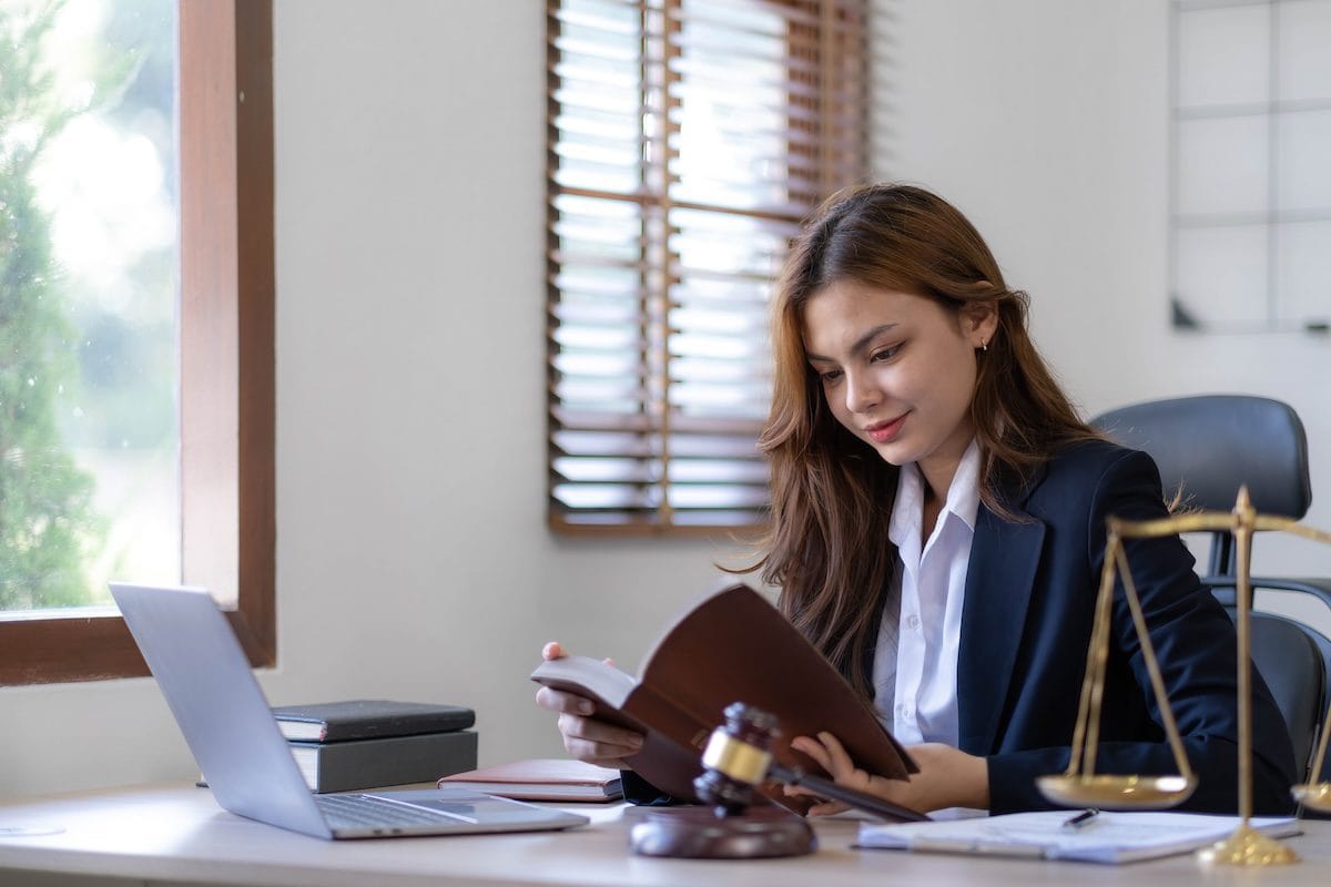 Estudia Derecho a Distancia: La Mejor Opción para Tu Formación Legal